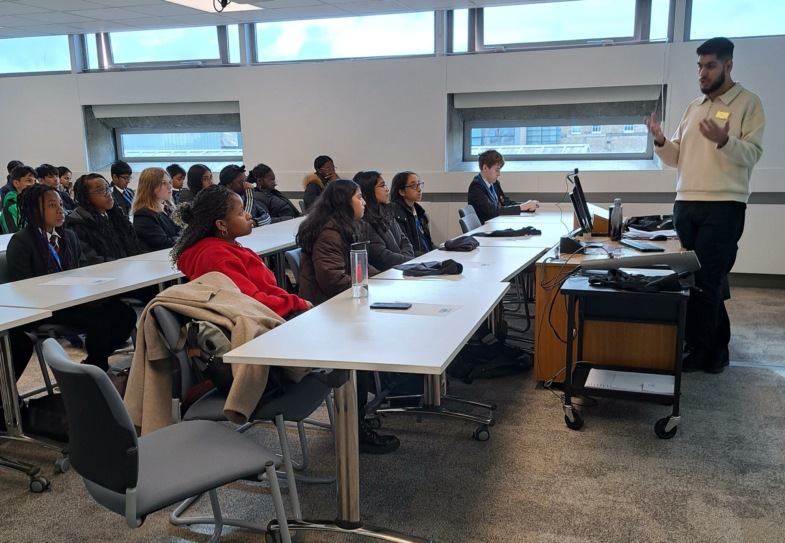Aspiring Doctors from EMCS attend "Medicine Calling" Taster Day at UOL ...